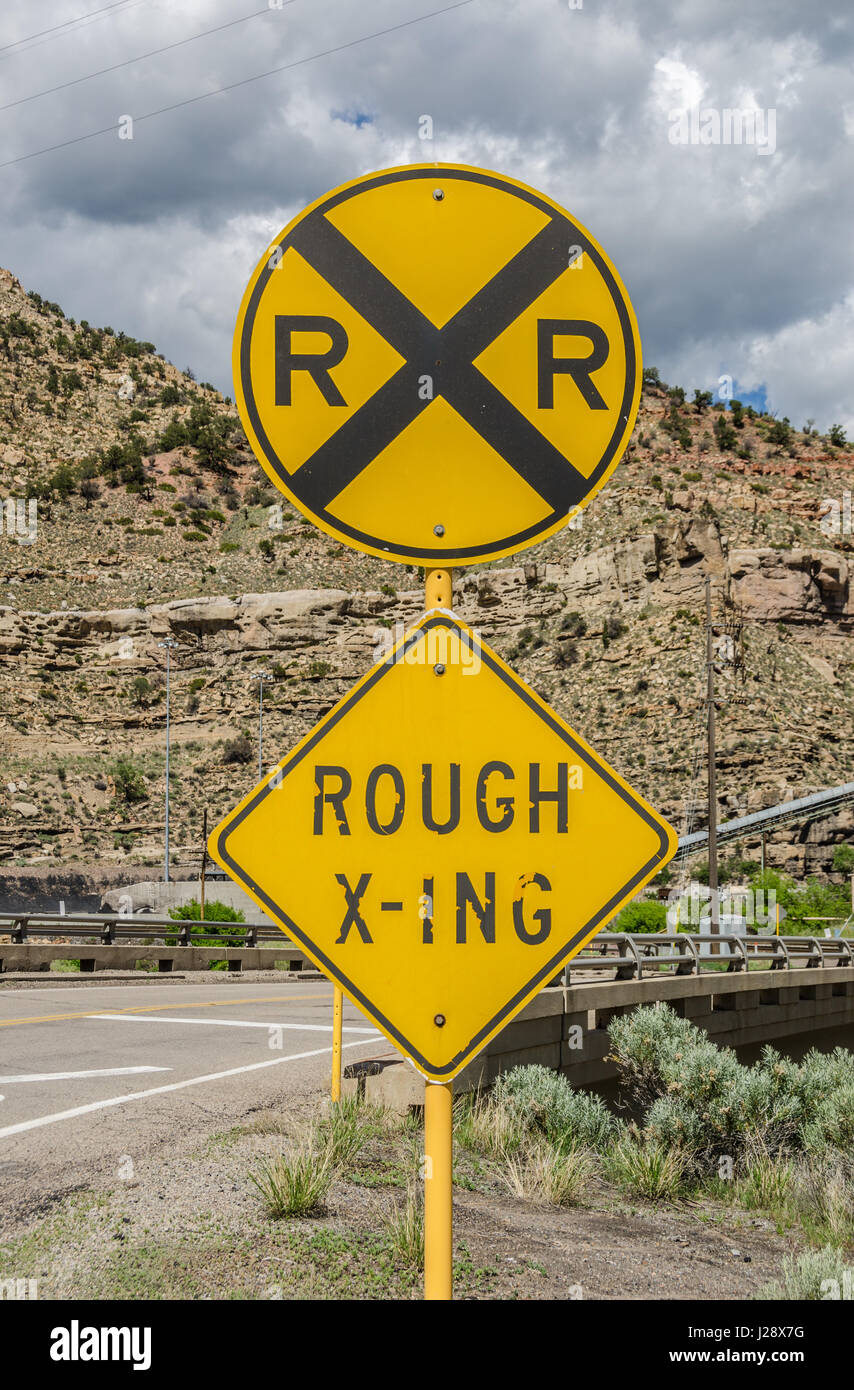 Railroad warning signs hi-res stock photography and images - Alamy