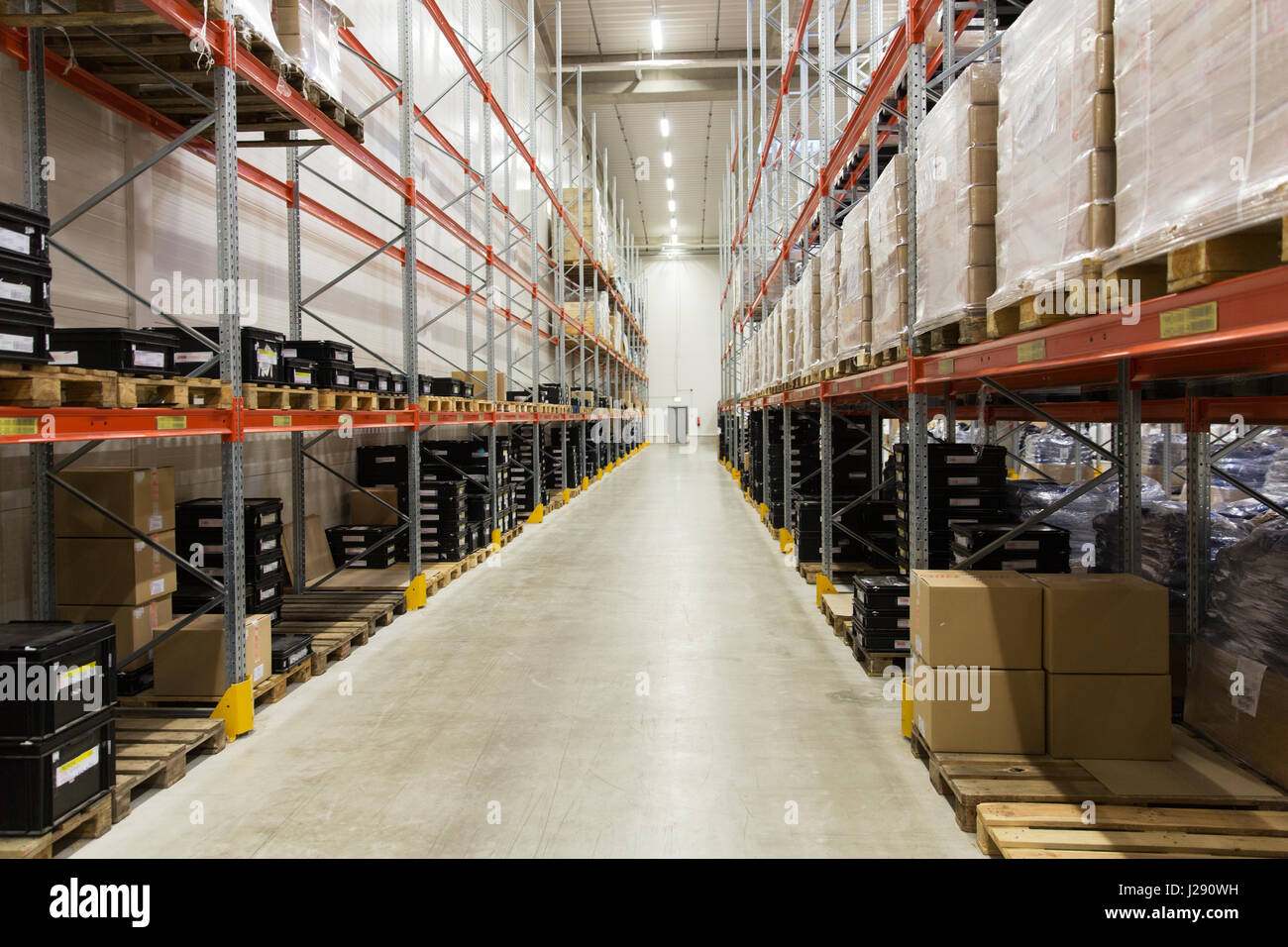 Cargo boxes hi-res stock photography and images - Alamy