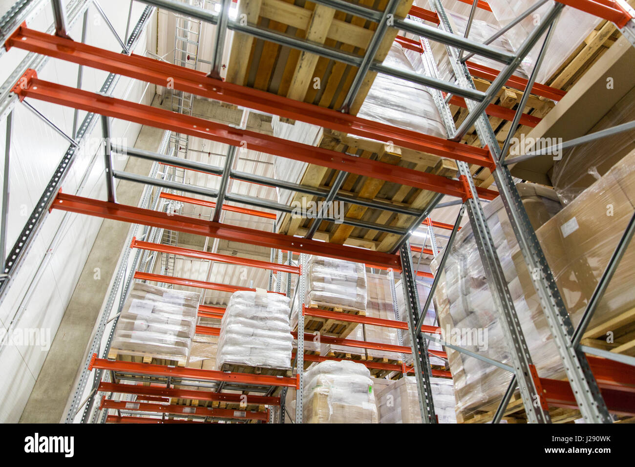 cargo boxes storing at warehouse shelves Stock Photo - Alamy