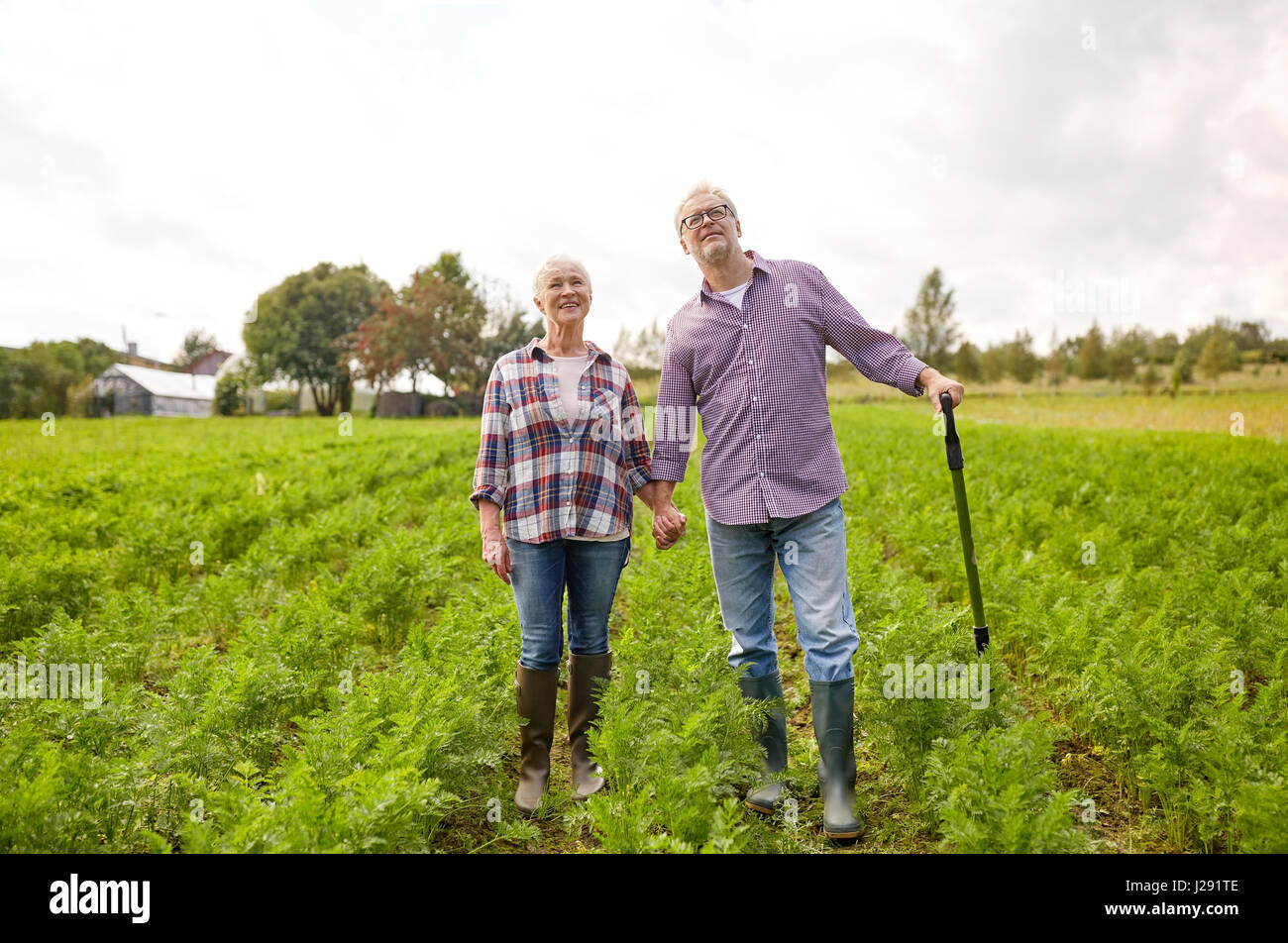 Elderly farm couple hi-res stock photography and images - Alamy