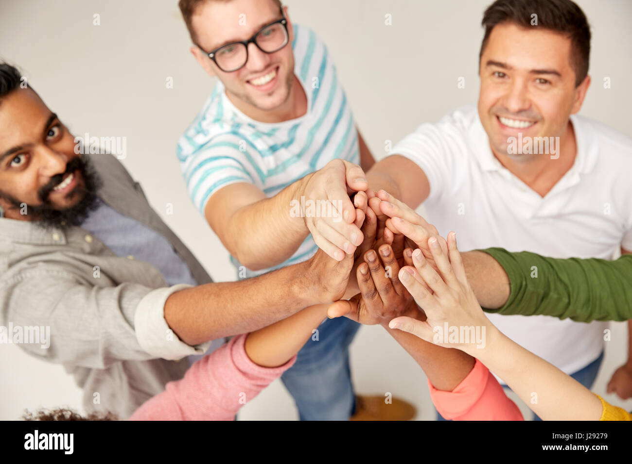 Group of five different people hi-res stock photography and images - Alamy