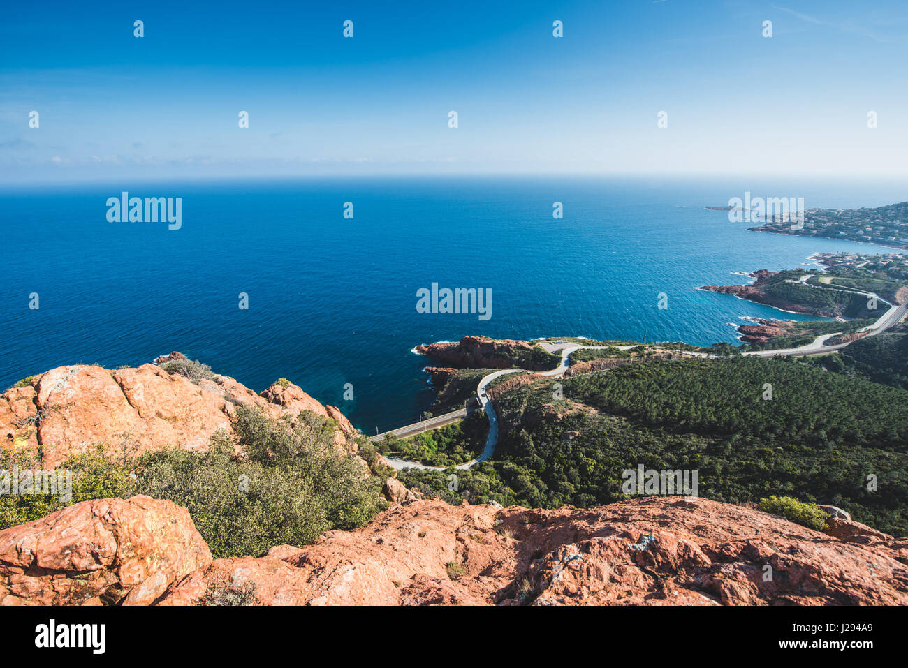 Le Dramont red rocks in the southern part of France Photo: Cronos ...