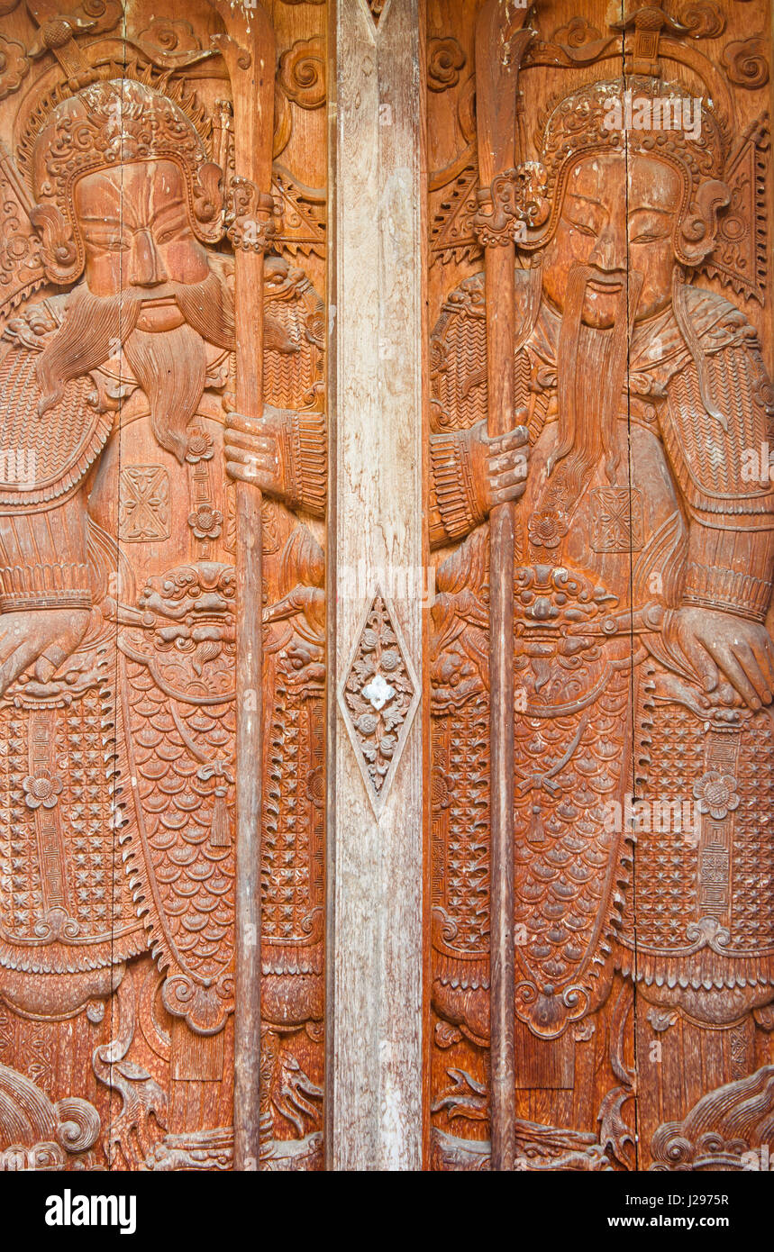 Ancient Wood Door in Chinese Style at Nang Chee Chotikaram Temple Stock ...