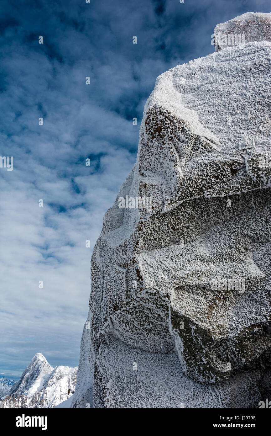 Ice crystals and surface hoar formed from overnight freeze on high ...