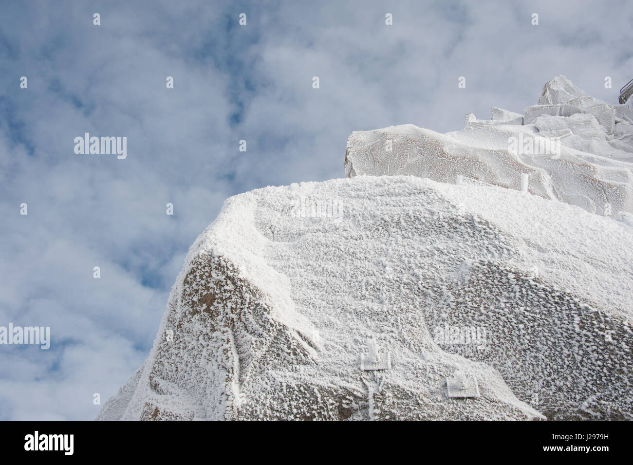 Ice crystals and surface hoar formed from overnight freeze on high ...