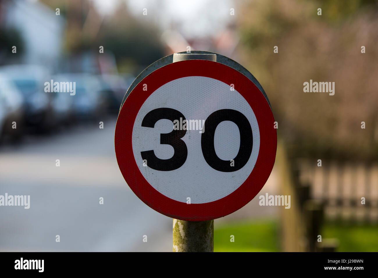 30 mph sign hi-res stock photography and images - Alamy