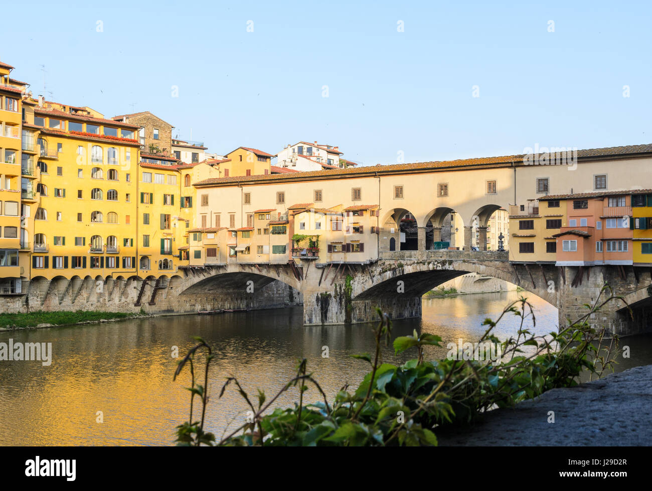 Ponte Vecchio Firenze estate Stock Photo - Alamy