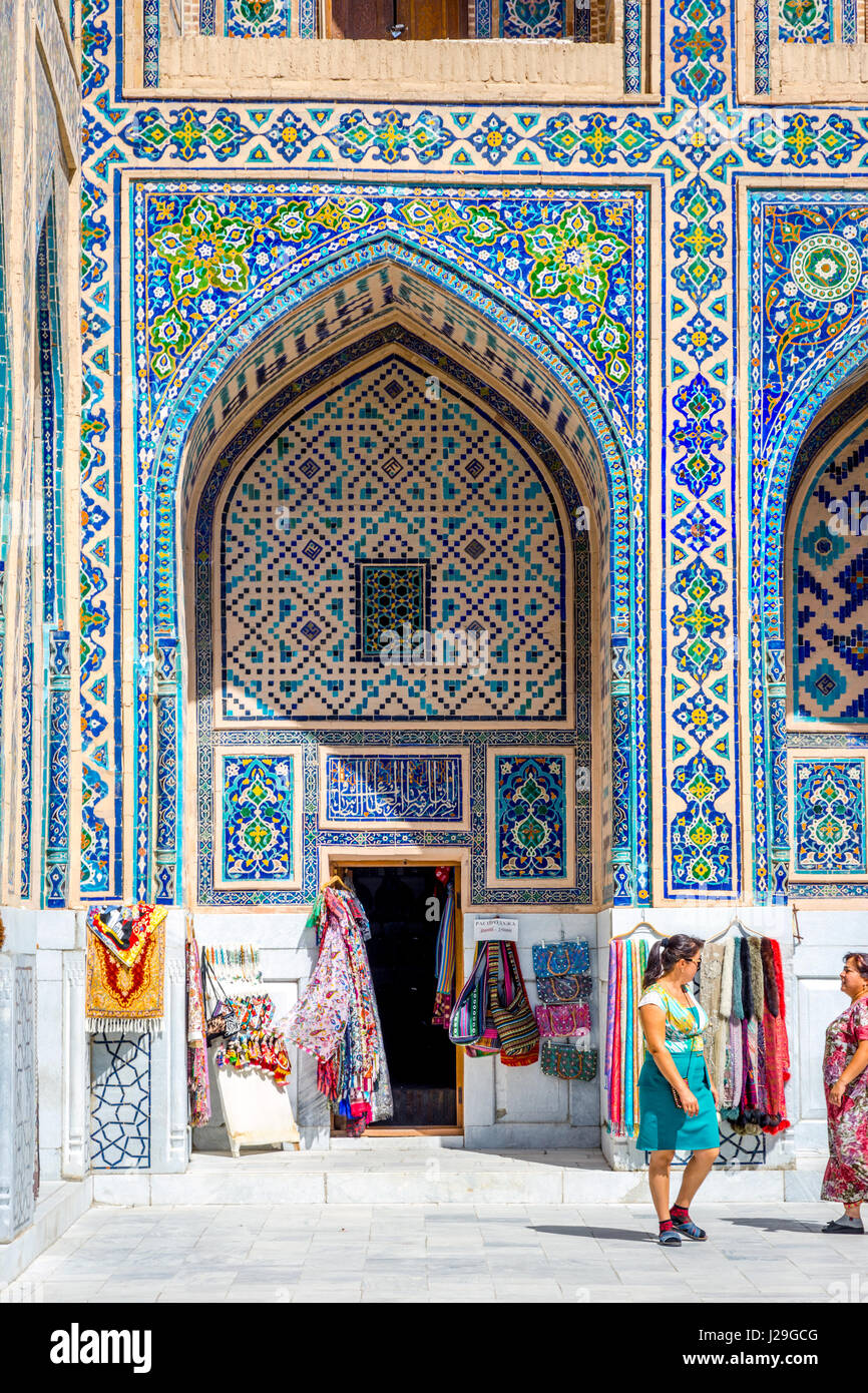 SAMARKAND, UZBEKISTAN - Small souvenir shop in the colorful atrium in ...