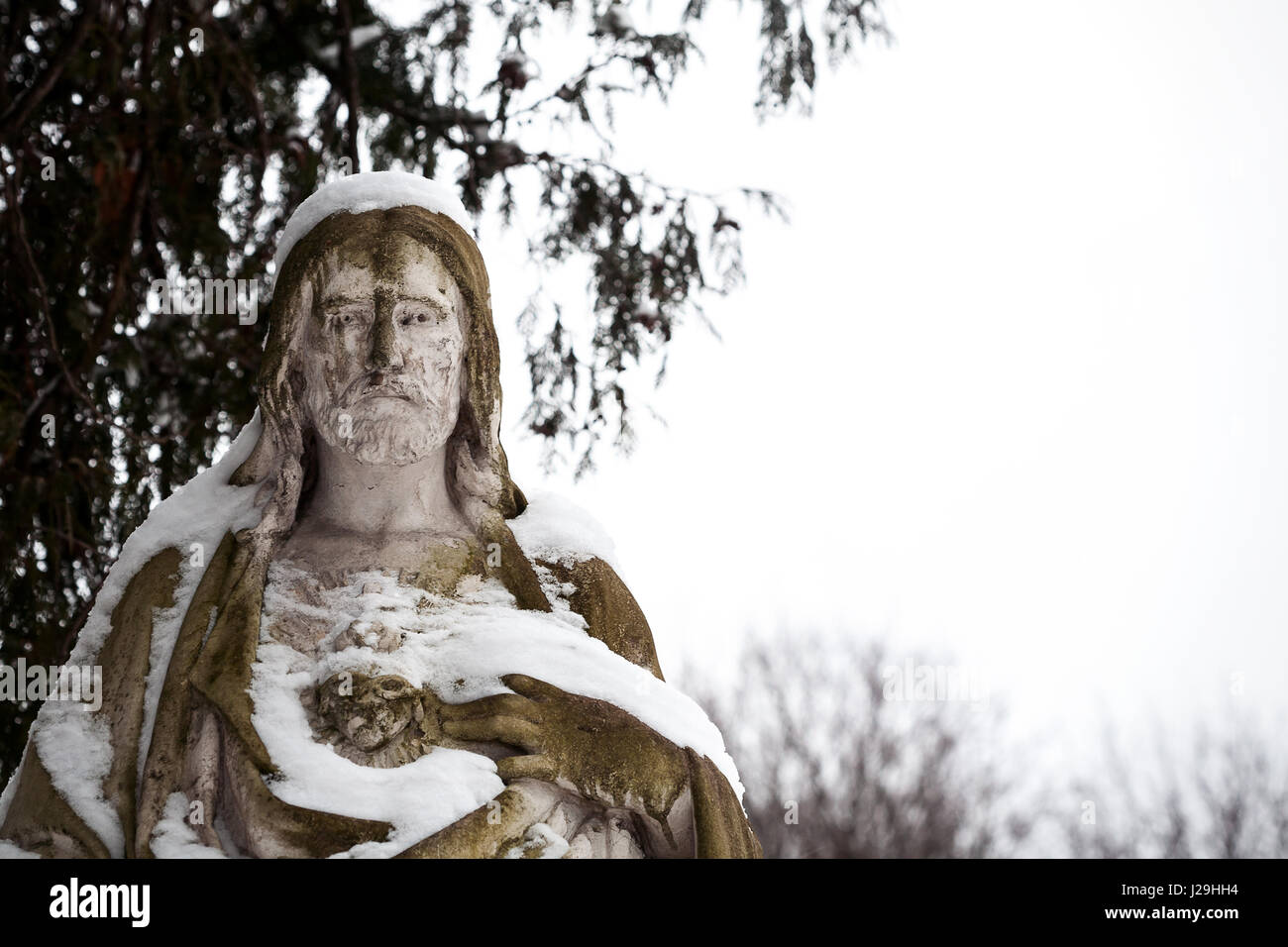 Statue jesus christ in cemetery hi-res stock photography and images - Alamy