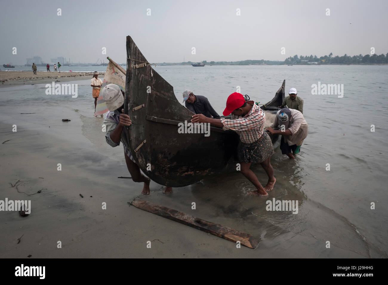 Push boats hi-res stock photography and images - Alamy
