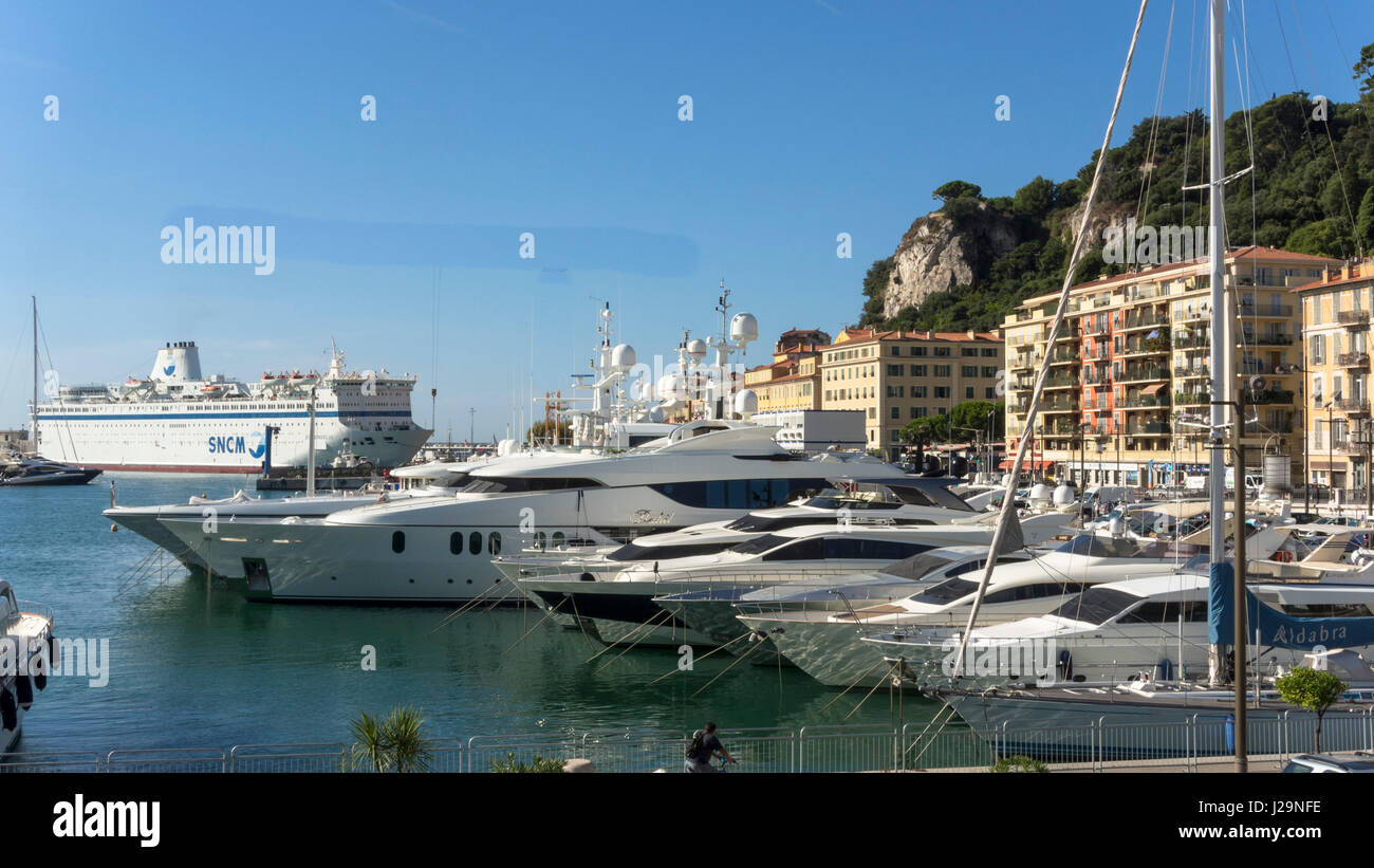 France, South-Eastern France, French Riviera, Nice, yachts in the port ...