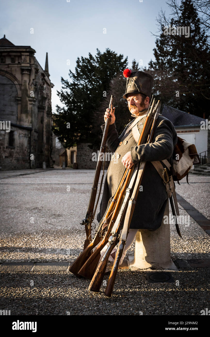 Soldier carrying rifle hi-res stock photography and images - Alamy