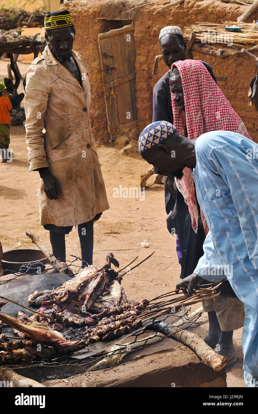 Mali, Land of the Dogons, rural market in a Dogon village on the road ...