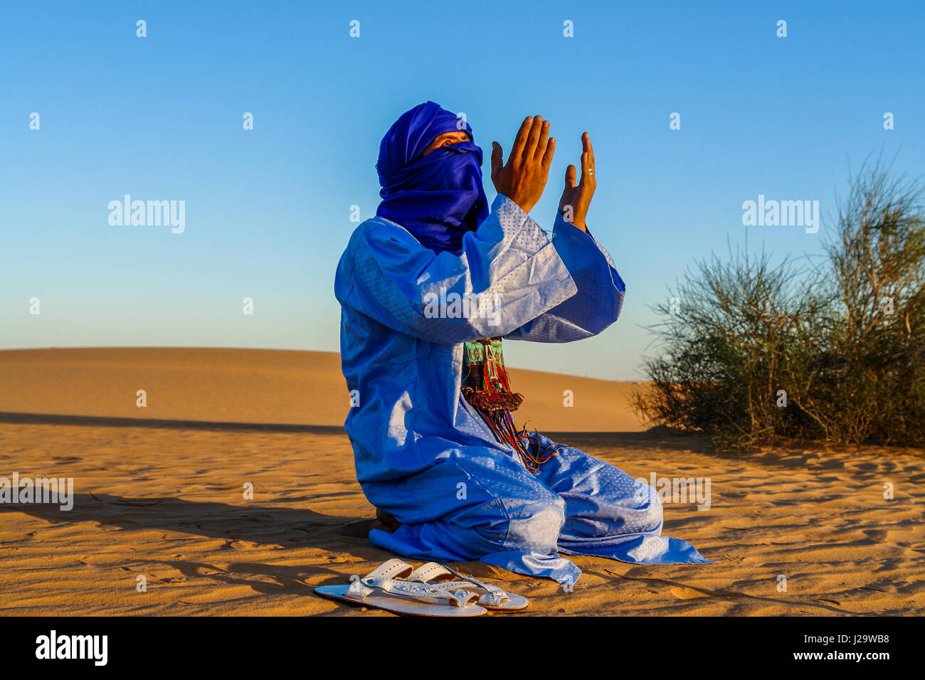 Sahara desert prayer hi-res stock photography and images - Alamy