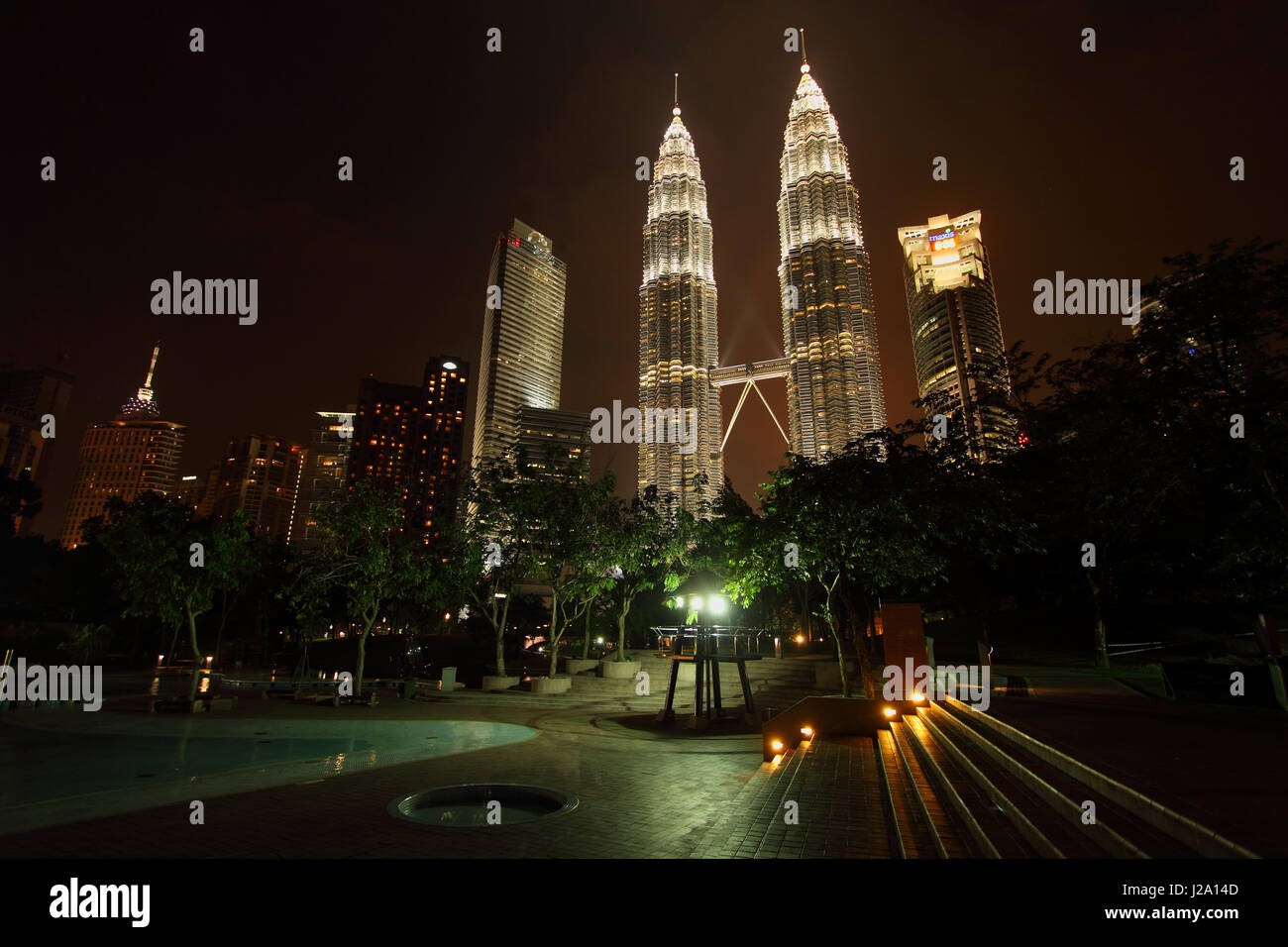Petronas towers skybridge hi-res stock photography and images - Alamy