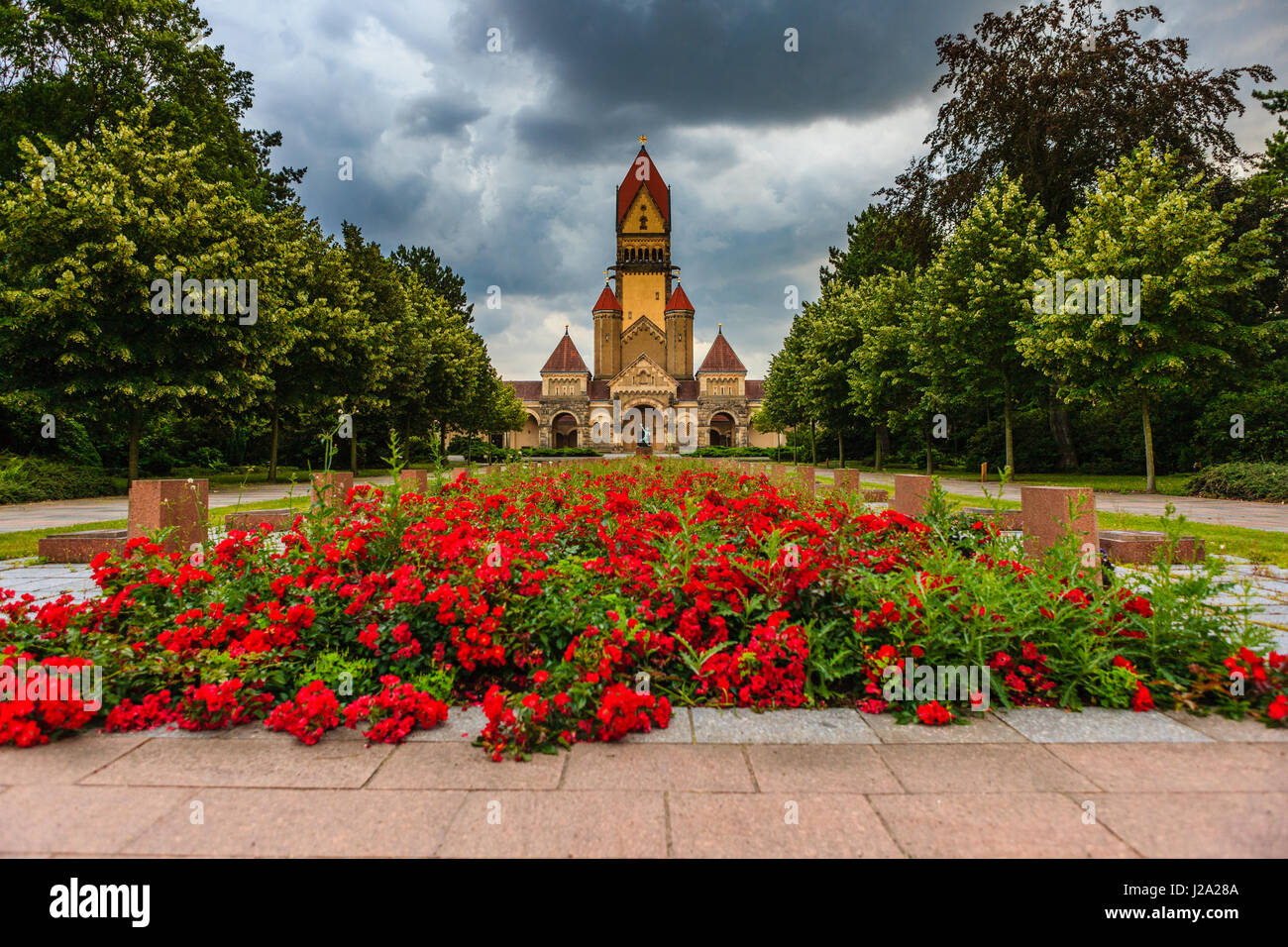 Südfriedhof is, with an area of 82 hectares, the largest cemetery in ...