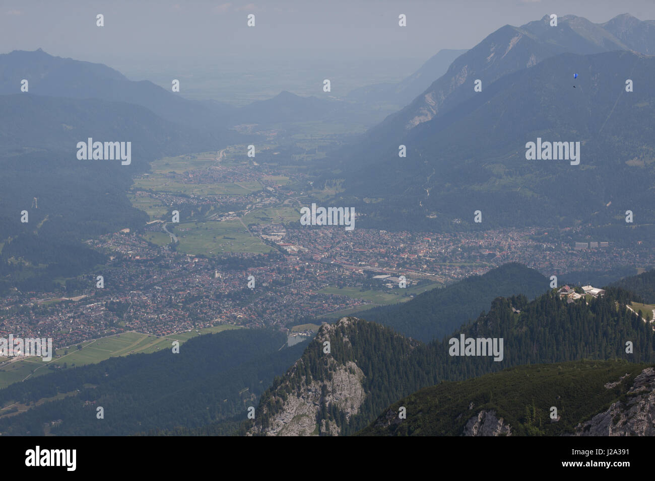 Garmisch partenkirchen city hi-res stock photography and images - Alamy