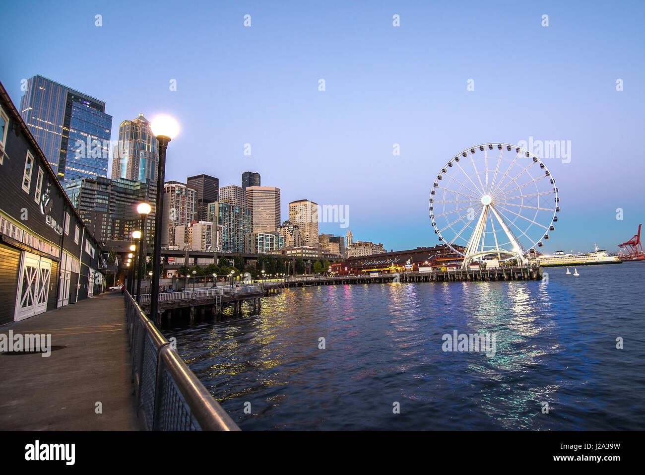 Downtown Seattle Washington at night Stock Photo - Alamy