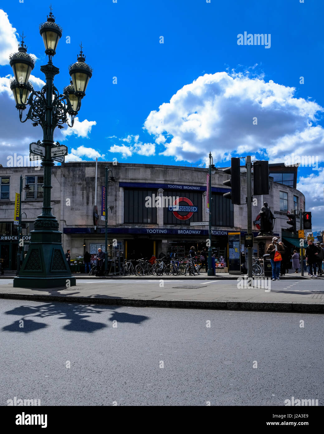 Tooting broadway hi-res stock photography and images - Alamy