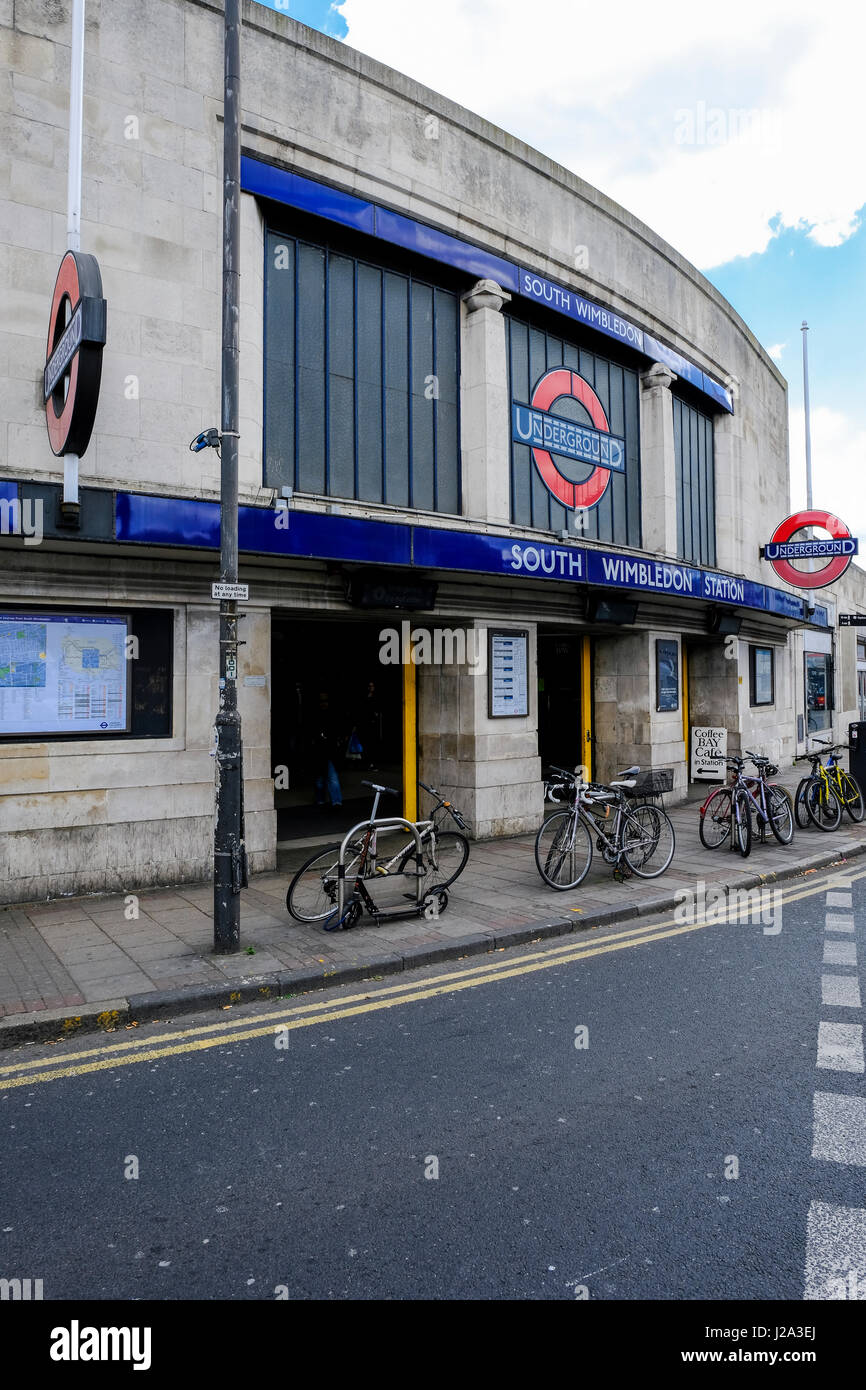 Wimbledon underground station hi-res stock photography and images - Alamy