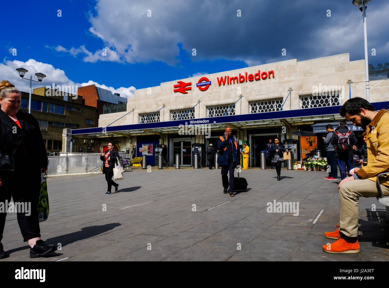 Wimbledon underground station hi-res stock photography and images - Alamy