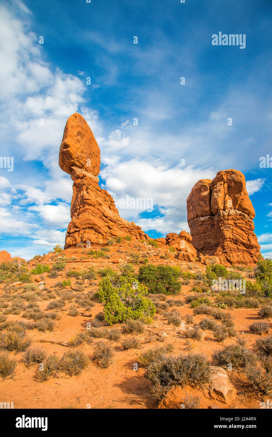 Beautiful balancing rock formations hi-res stock photography and images ...