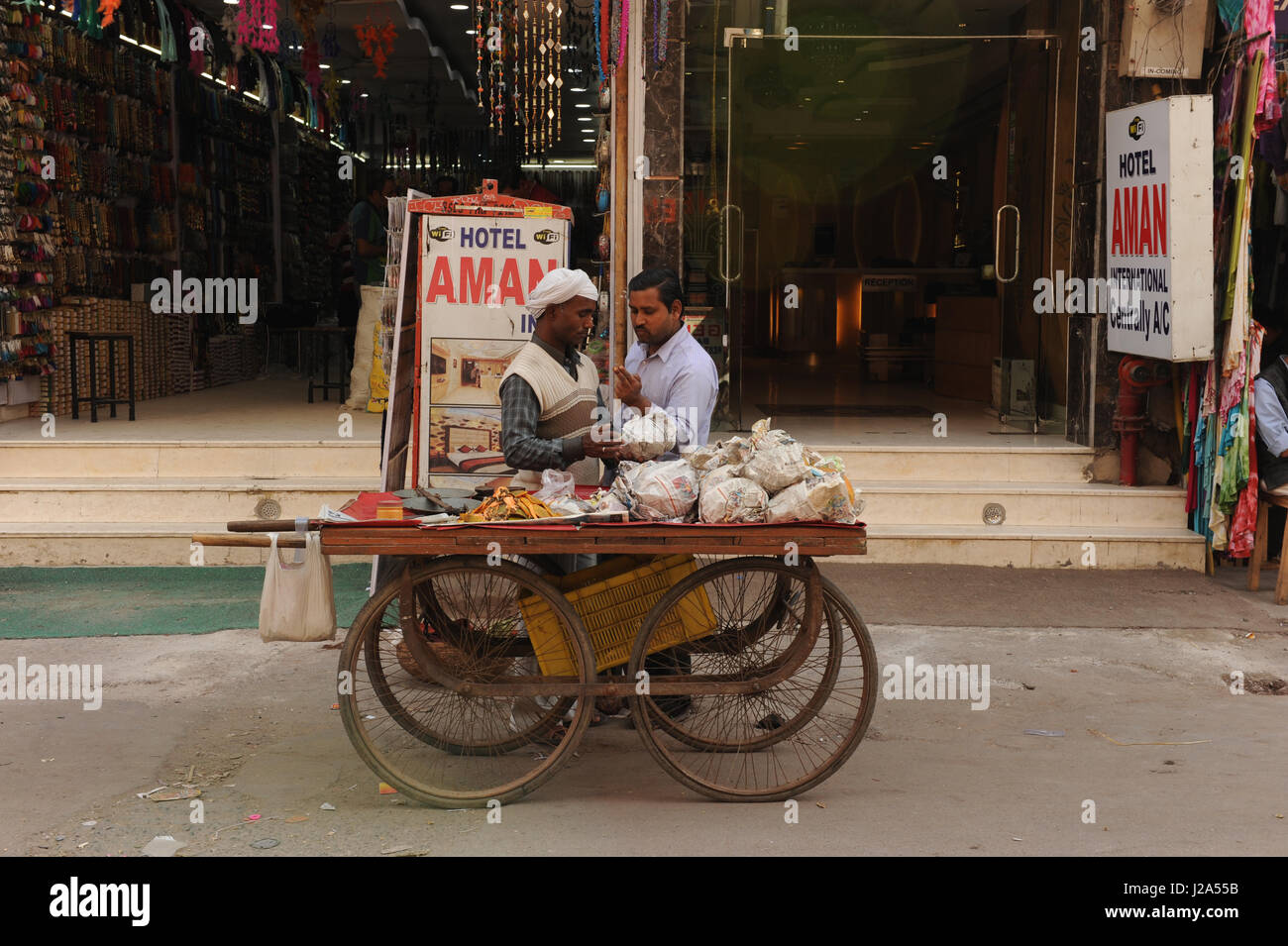 New delhi street hi-res stock photography and images - Alamy
