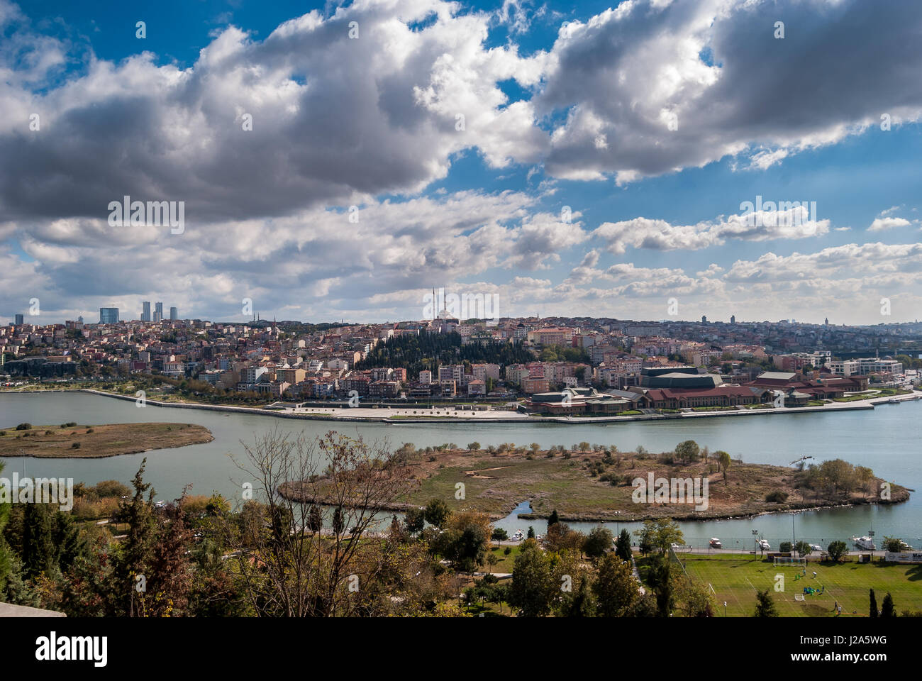 Overview of Istanbul and Golden Horn (Halic) from Pierre Loti Hill ...