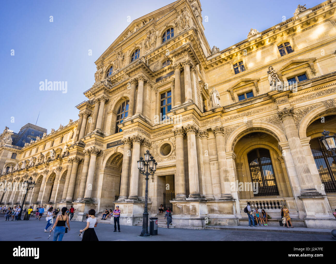South wing of the louvre palace hi-res stock photography and images - Alamy