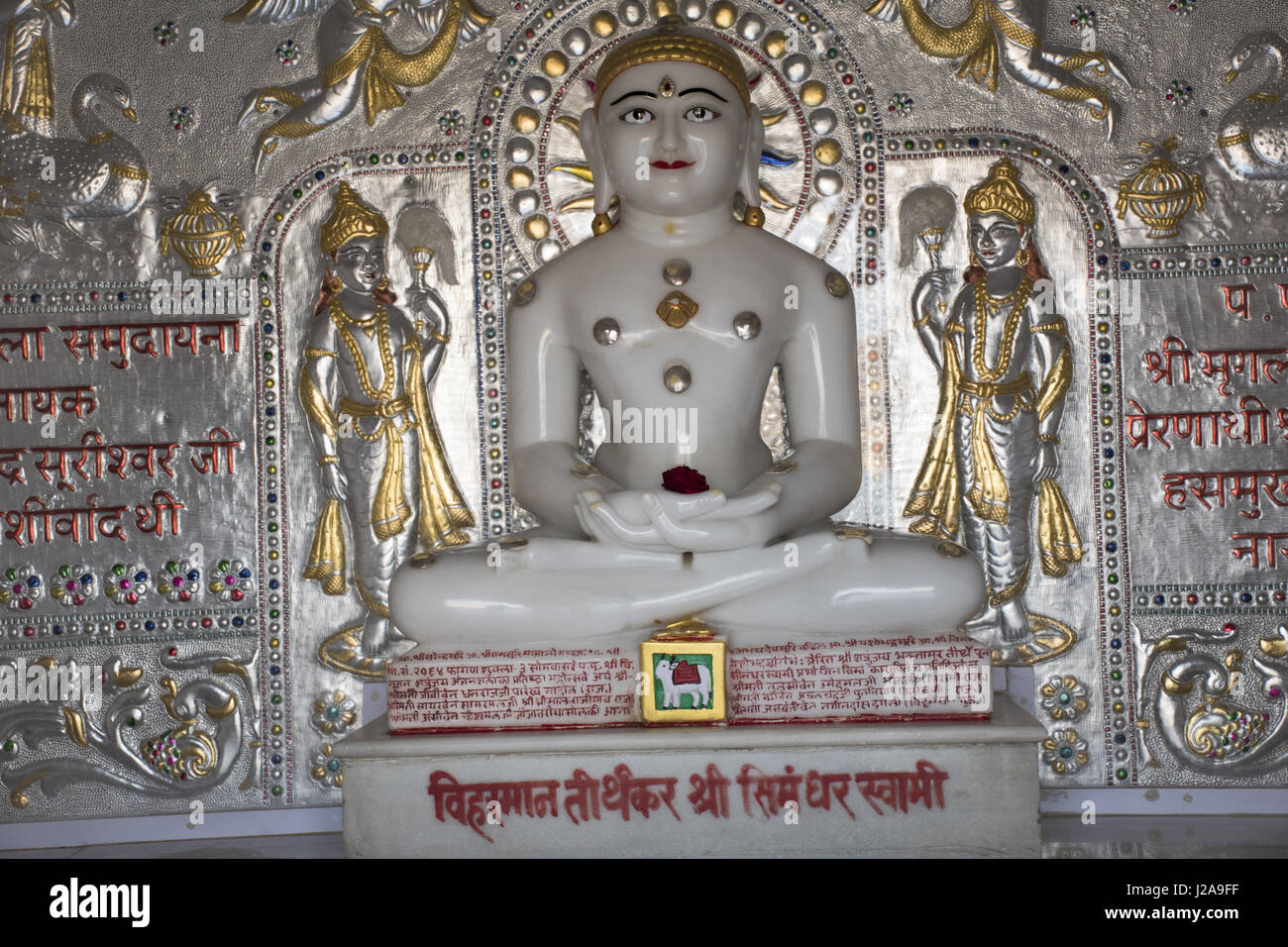 Simandhar Swami idol. Shatrunjay Jain Mandir, Katraj Kondhwa Road, Pune ...