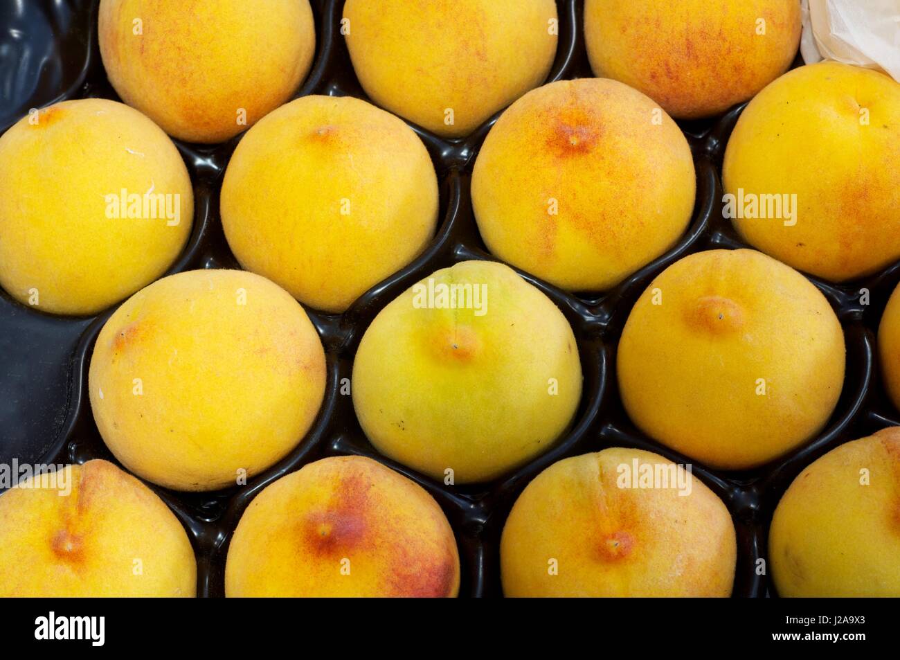 Spanish peaches hi-res stock photography and images - Alamy