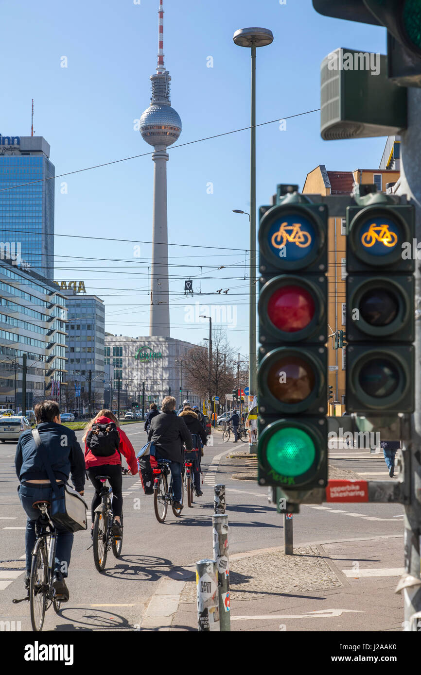 Bicycle traffic light, at a crossroads in Berlin, Karl-Liebknecht-Stra ...