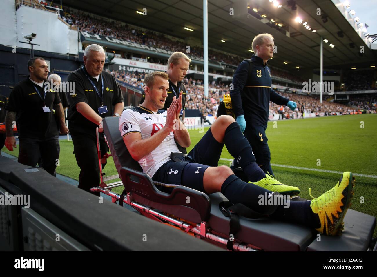English league soccer football stretcher hi-res stock photography and ...
