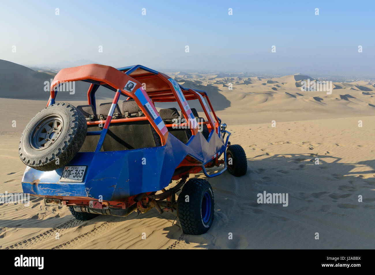 Peru, Ica, Huacachina, Wüstenbuggy tours are offered from Huacachina ...