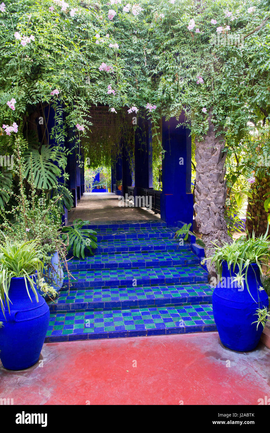 Marrakech painted walkways tiled hi-res stock photography and images ...