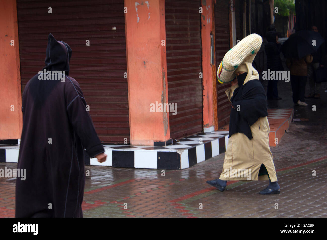 Morocco, Marrakech. Locals of Marrakech walking in rain Stock Photo - Alamy