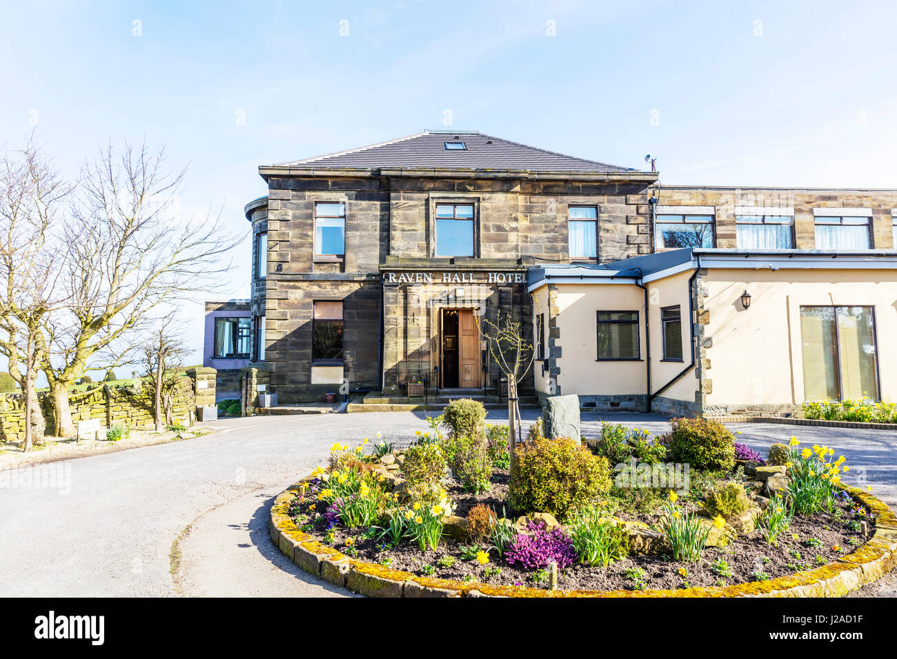 Raven hall hotel entrance sign hi-res stock photography and images - Alamy
