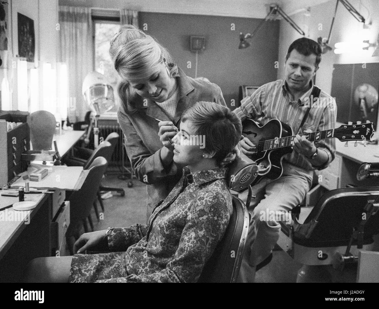 JÖRGEN and Grethe INGMAN Danish group 1967 in Makeup before appearing ...