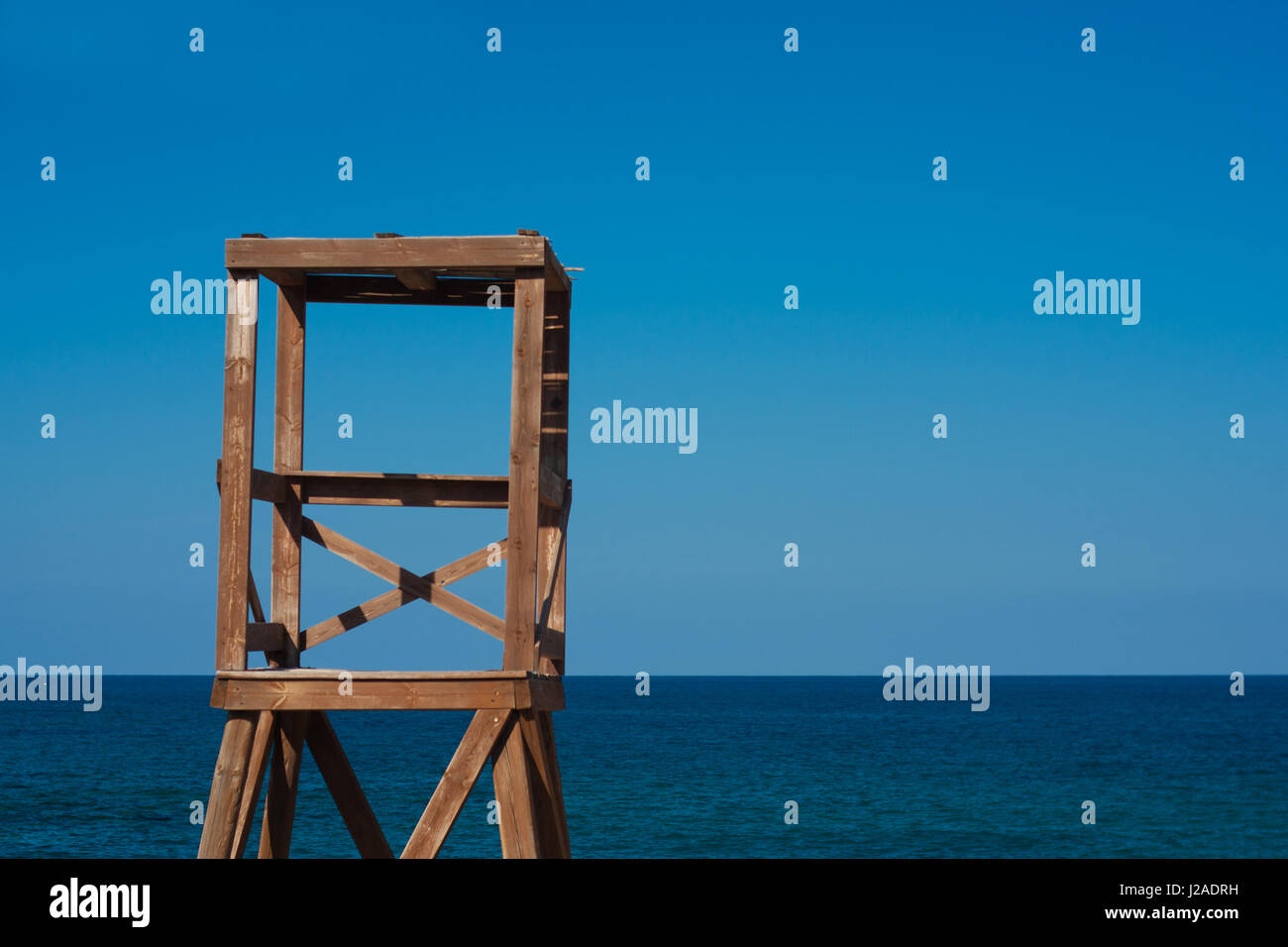 Empty wooden lifeguard platform hi-res stock photography and images - Alamy