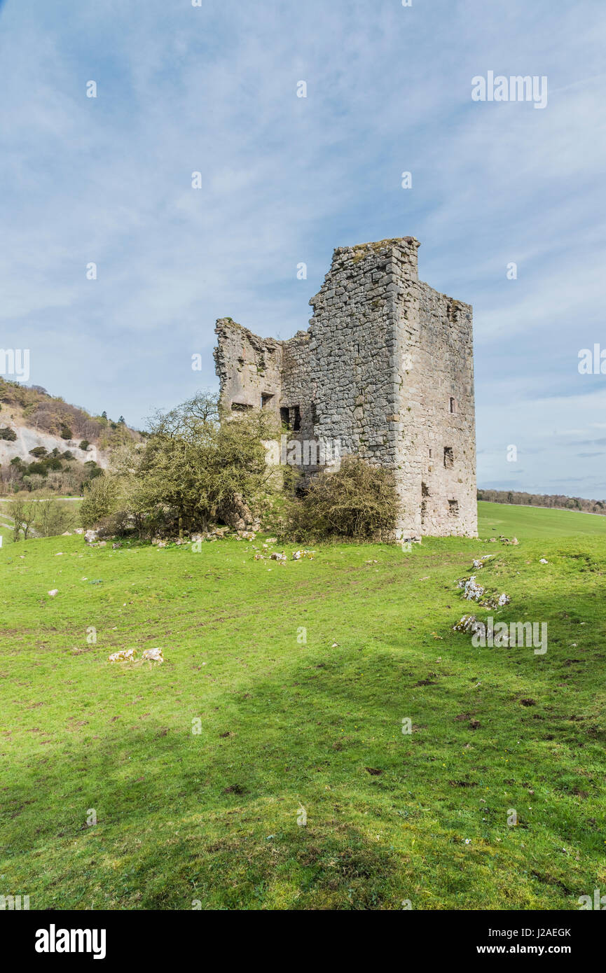 English civil war castles hi-res stock photography and images - Alamy