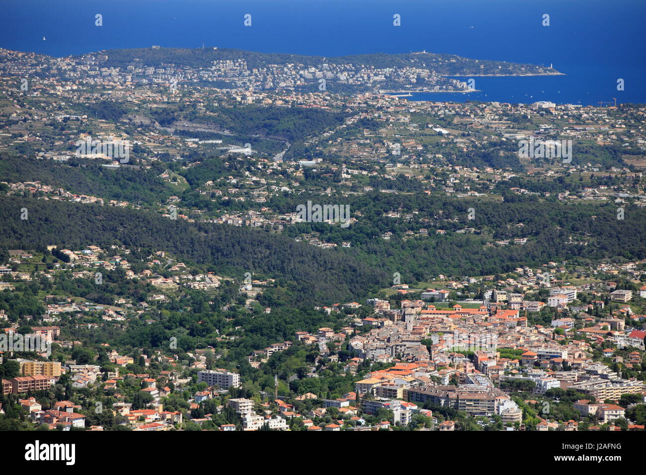vue aerienne de Vence, pays Vencois et valle du Loup, Alpes-Maritimes ...