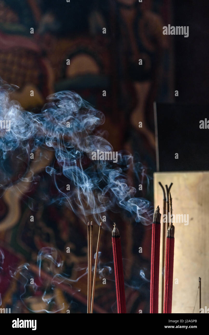 Chinese temple altar candle hi-res stock photography and images - Alamy