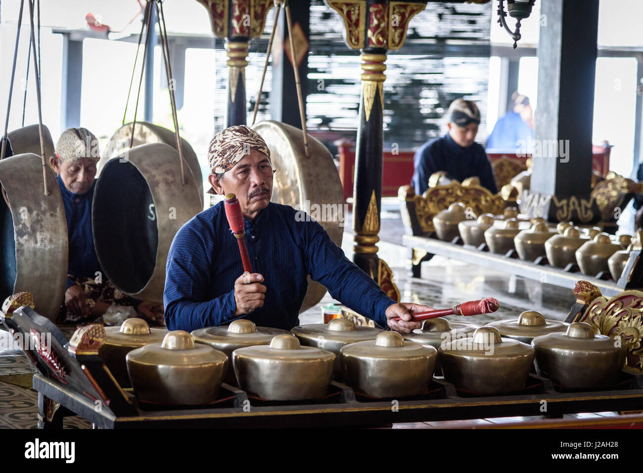 Indonesia, Java, Yogyakarta, Gamelan orchestra in the Sultan's Palace of Yogyakarta Stock Photo ...