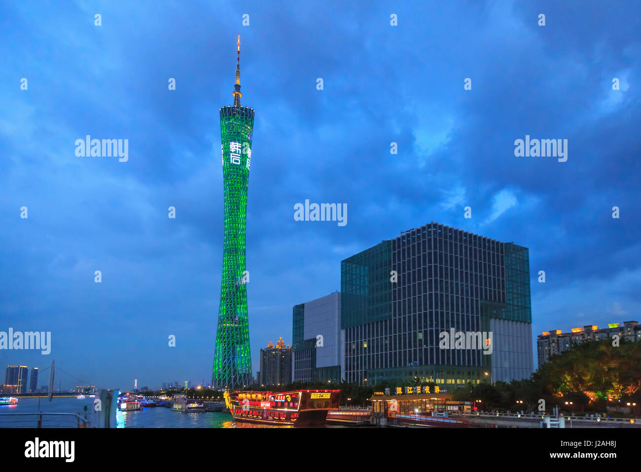 Riverfront View of 600 meter high Canton Tower, Guangzhou, China Stock ...