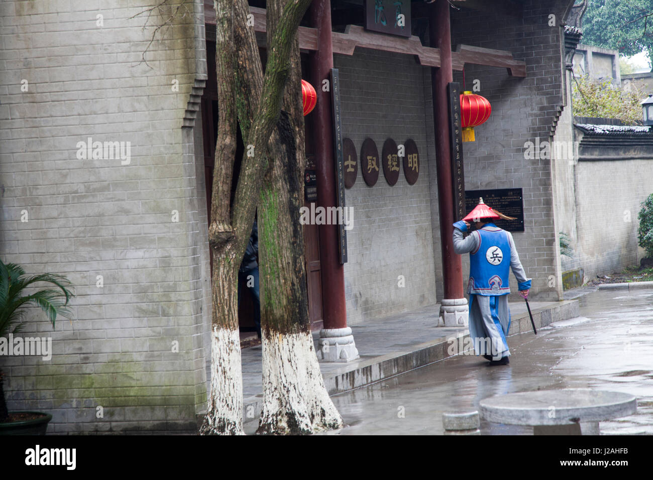 The lake small tea house jingjiang hi-res stock photography and images ...