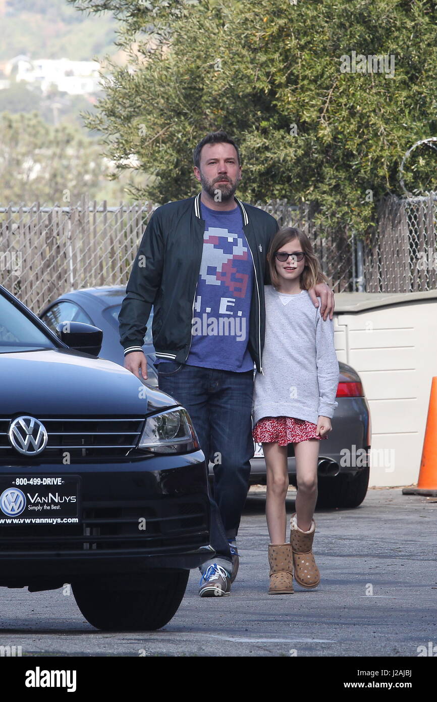 Ben Affleck and his daughter, Seraphina, arrive at church in Pacific ...