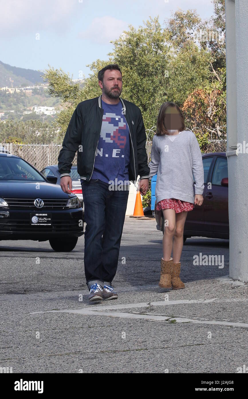 Ben Affleck and his daughter, Seraphina, arrive at church in Pacific ...