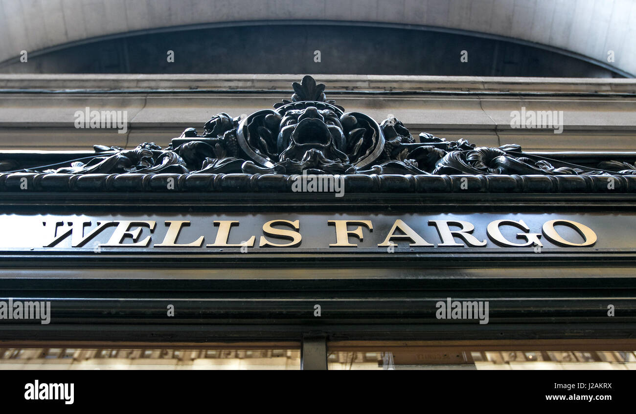 Wells fargo sign hi-res stock photography and images - Alamy
