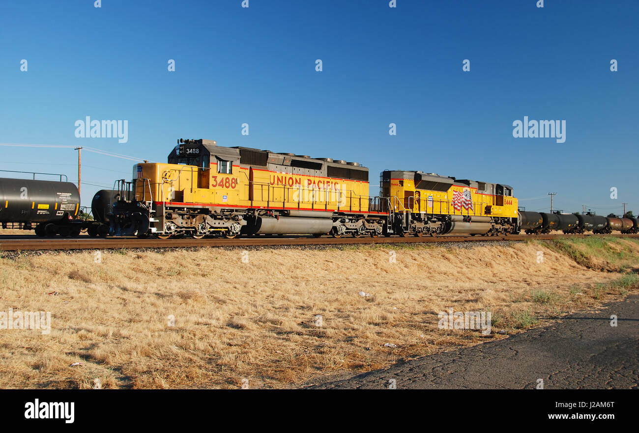 Union Pacific locomotives arrive at Roseville, Placer County ...
