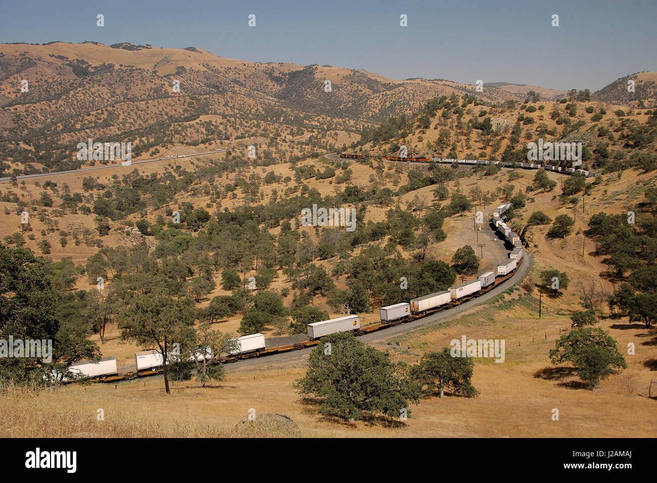 BNSF powered freight train near Tehachapi Loop, California, USA Stock Photo - Alamy